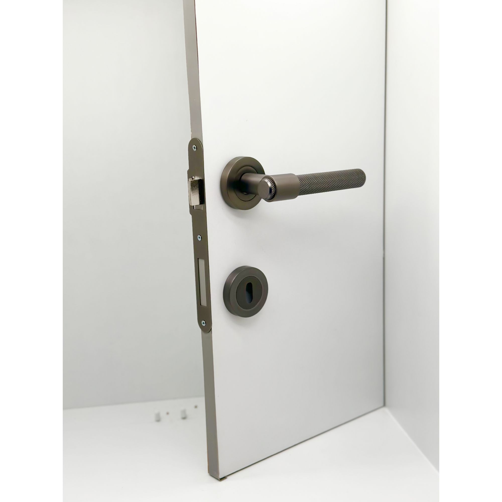 Özen Handles ZK62 Punch Mat Skoç Füme Rozetli Oda Kapı Kolu 1 Takım ...