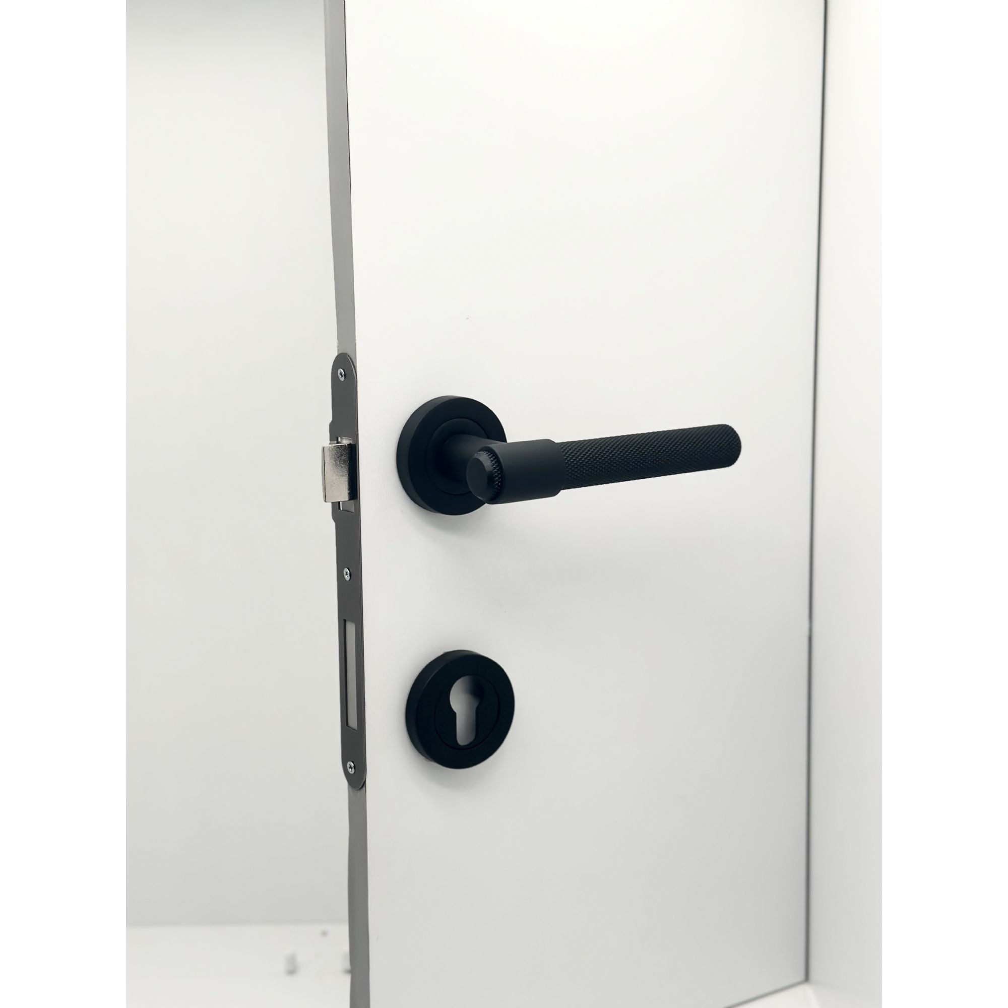 Özen Handles ZK62 Punch Mat Siyah Rozetli Yale Çelik Kapı Kolu 1 Takım ...