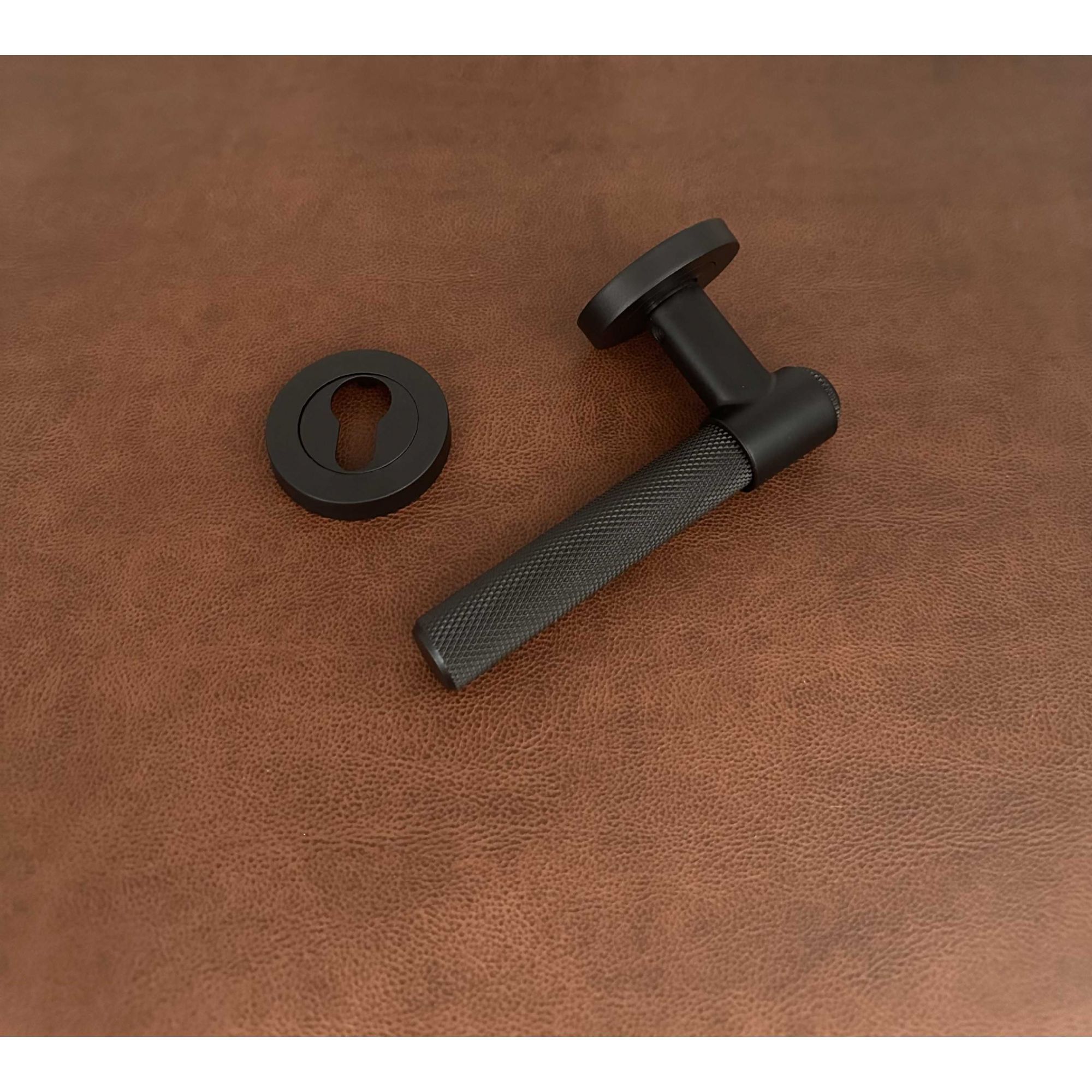 Özen Handles ZK62 Punch Mat Siyah Rozetli Yale Çelik Kapı Kolu Sağ ...