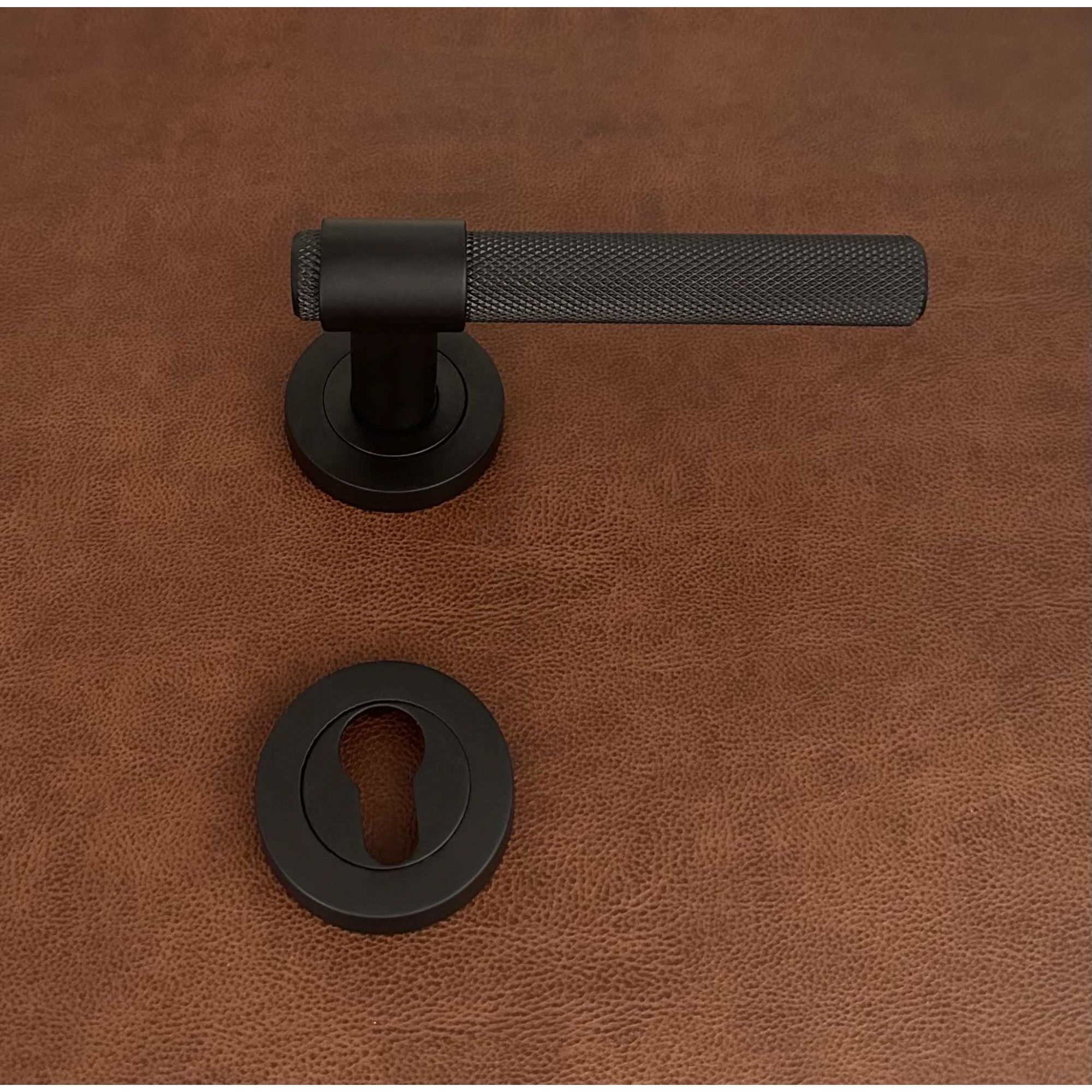 Özen Handles ZK62 Punch Mat Siyah Rozetli Yale Çelik Kapı Kolu Sağ ...